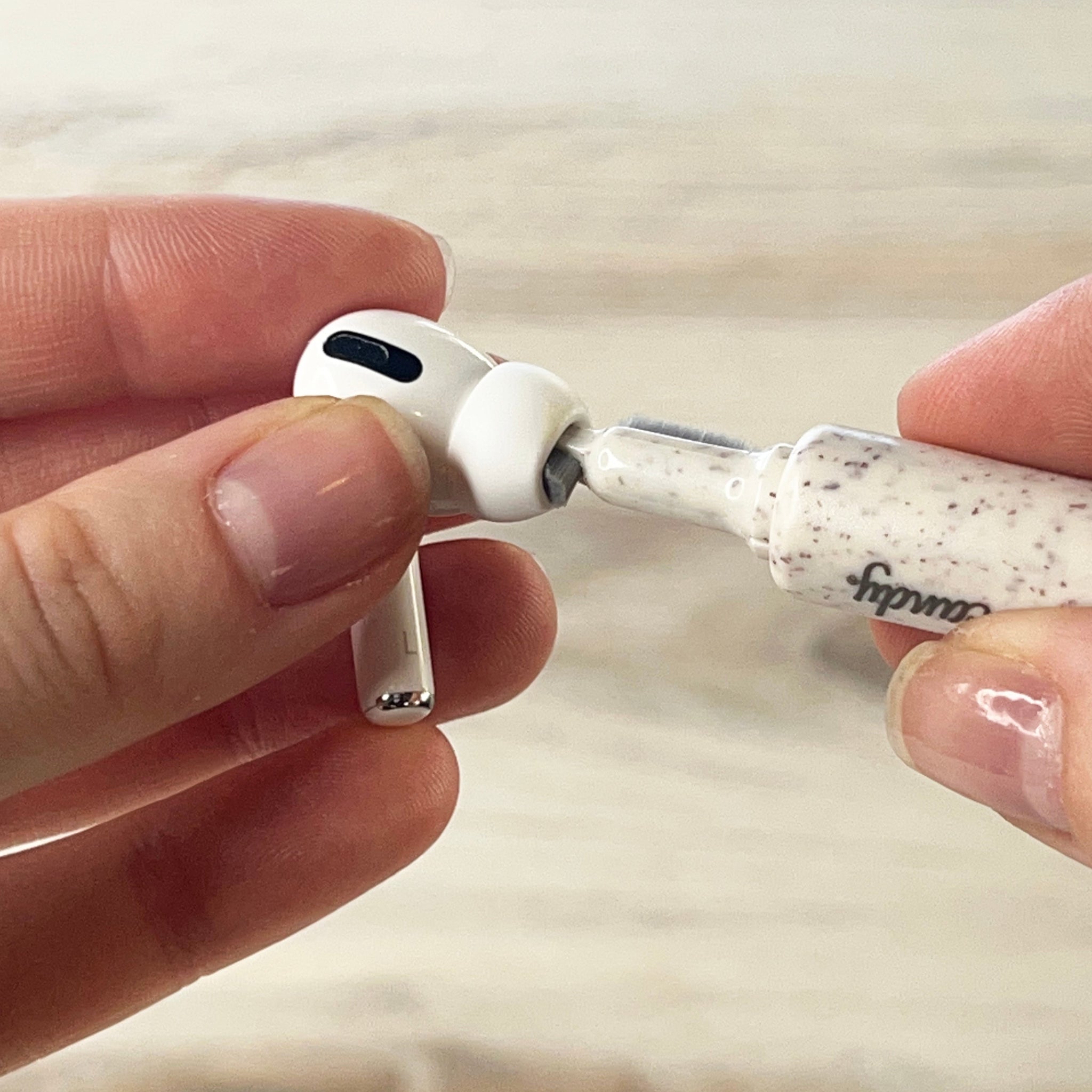 Teenie Weenie Earbud Cleanie : Natural – Tech Candy